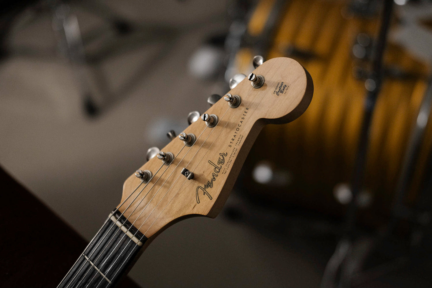Why Your Guitar Won’t Stay in Tune: 5 Common Issues & Fixes